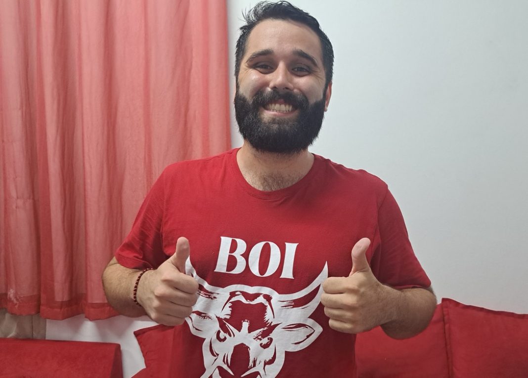 Lucas Milato Se Prepara Para Estreia No Especial E Celebra 'Desfile Do ...