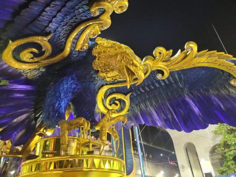 A águia da Portela: símbolo de fé, paixão e identidade no Carnaval ...
