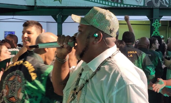 Cria da escola, Igor Vianna se emociona ao ser apresentado como novo cantor da Mocidade: 'nasci ...