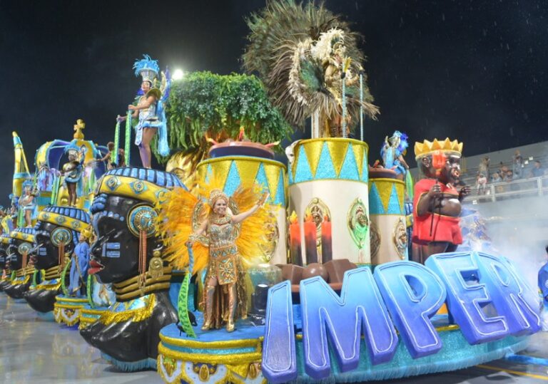 Comissão De Frente E Conjunto Visual São Destaques No Desfile Da ...